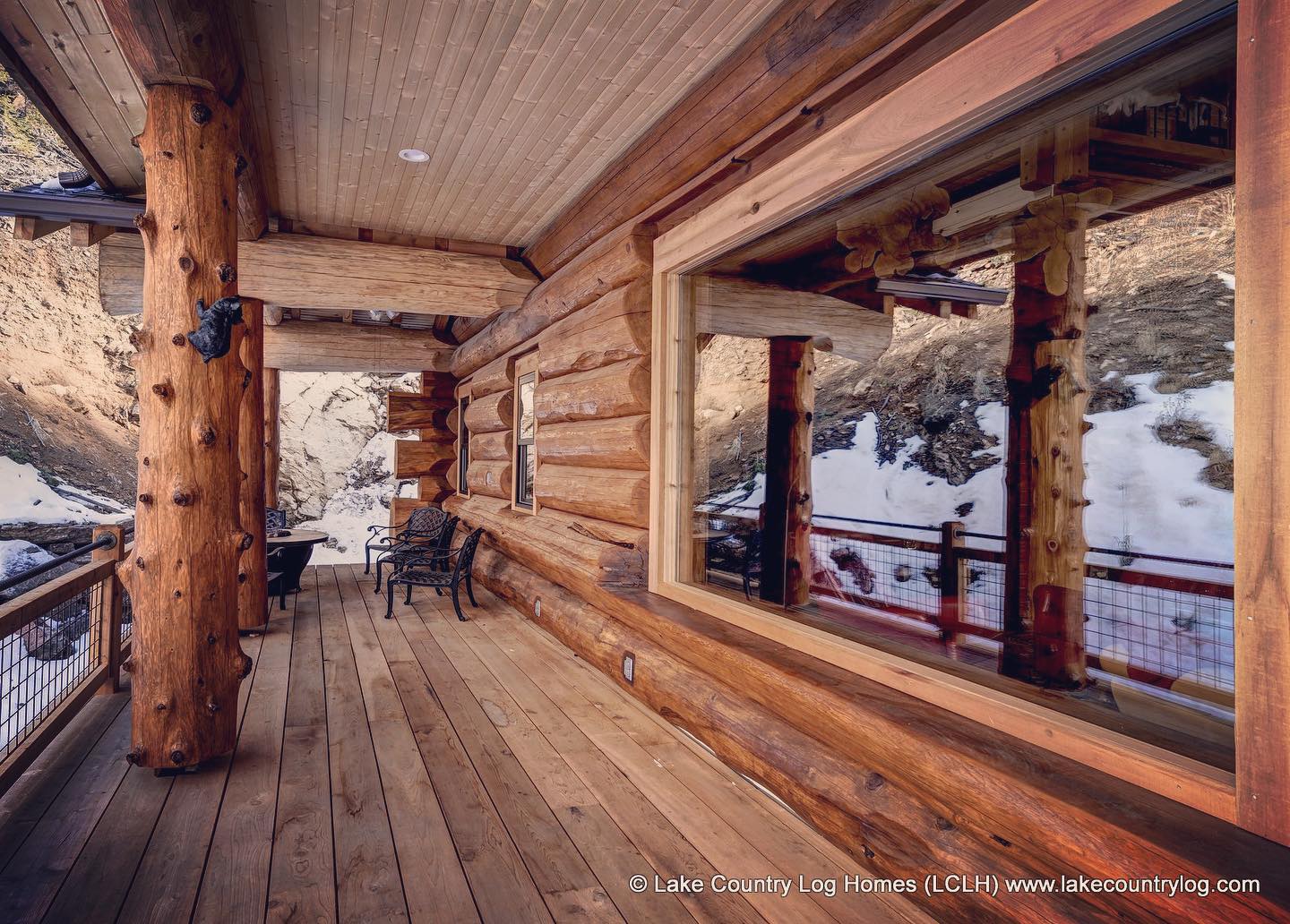 the Forsythe's Beautiful Western Red Cedar Log Home